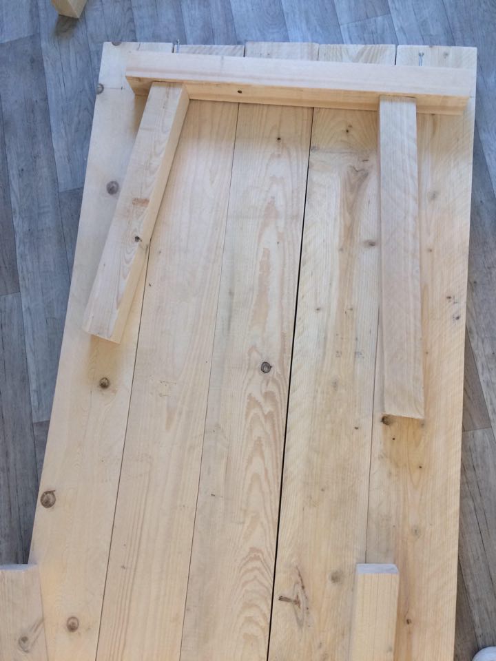 DIY - Réaliser une table à manger en bois - www.lohina.com